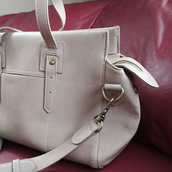 Universal Thread | Bags | Universal Thread Very Soft Faux Leather Tote ...